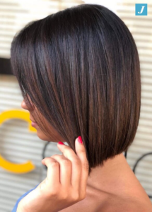 Taglio Corto Donna con Permanente - per un Look Audace Centro Degradé ...